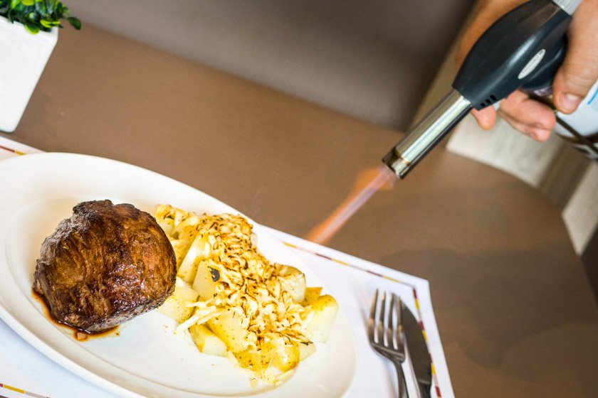 Meat House prepara carnes deliciosas, mas peca nos acompanhamentos ...