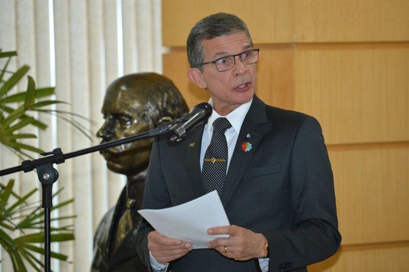 General Luna é o primeiro militar na chefia da Defesa em 20 anos ...