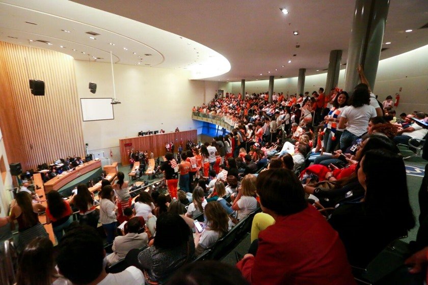 CLDF aprova projeto que dribla limitação à jornada na Saúde | Metrópoles