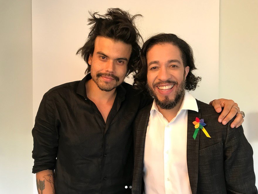 Jean Wyllys beija homem em provável ato político: “Você me dá sorte” • DOL