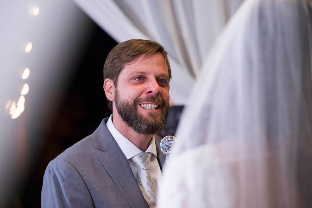 Raquel Ribeiro e Daniel Caputo Bastos celebram união ao entardecer ...