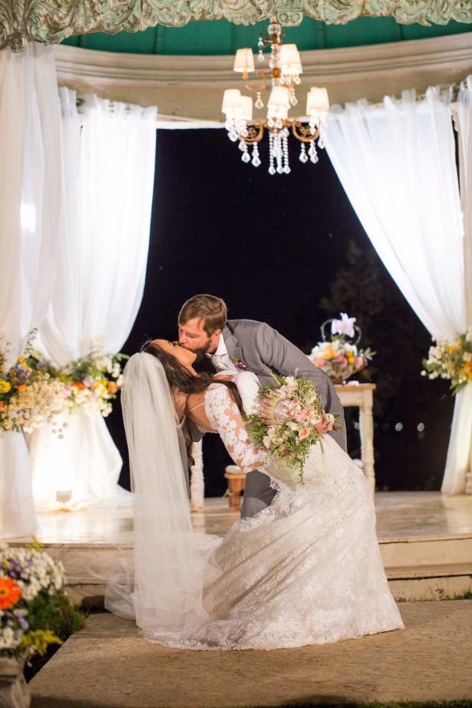 Raquel Ribeiro e Daniel Caputo Bastos celebram união ao entardecer ...