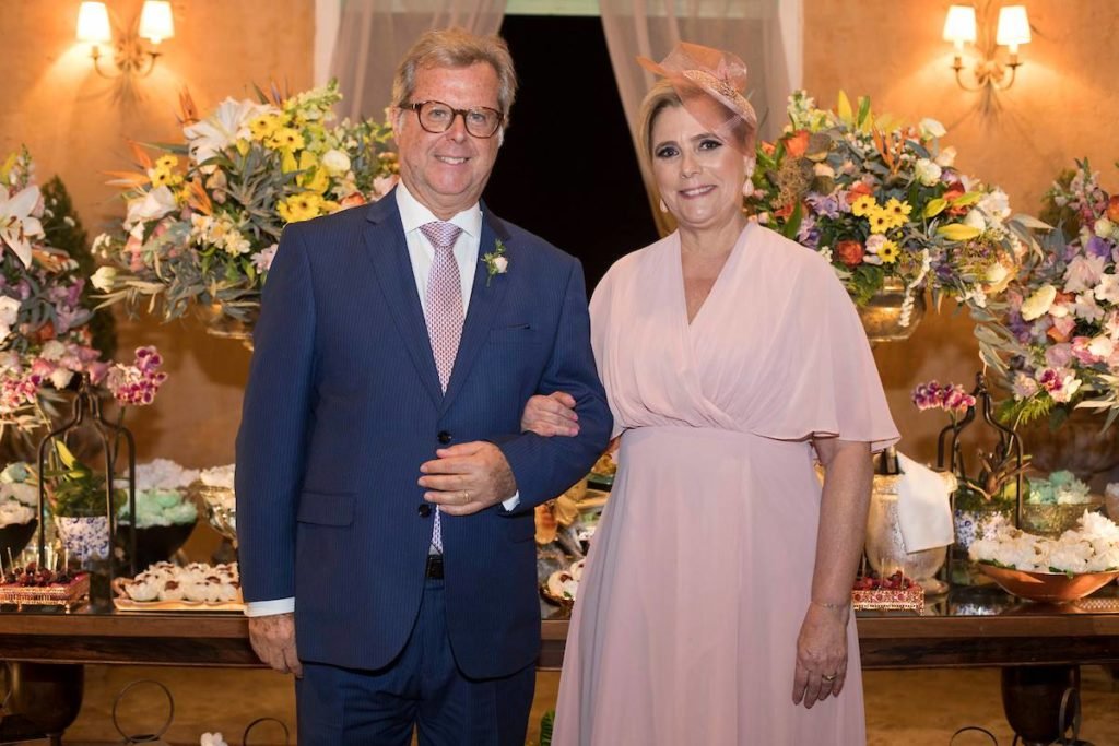 Raquel Ribeiro e Daniel Caputo Bastos celebram união ao entardecer ...