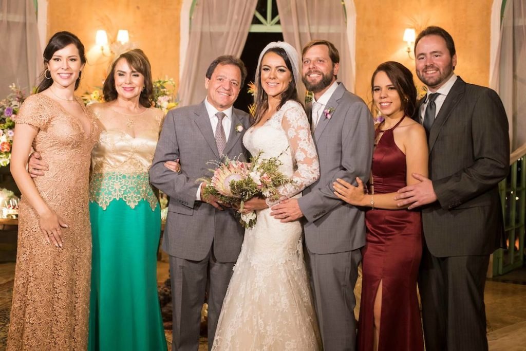 Raquel Ribeiro e Daniel Caputo Bastos celebram união ao entardecer ...