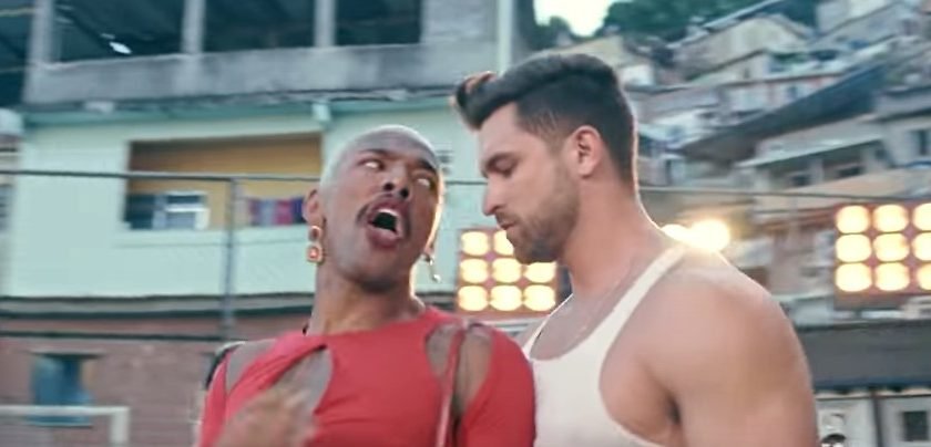 Nego do Borel se veste de mulher e beija outro homem em novo clipe