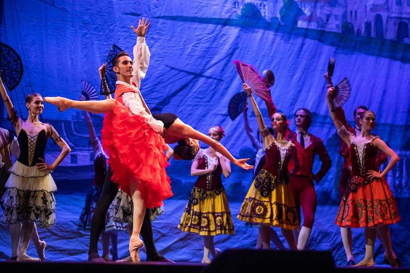 Kiev Ballet emociona e puxa muitos aplausos da plateia. Veja como foi ...