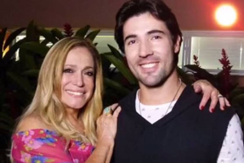 A Fazenda 2018: Sandro Pedroso rasga seda para sua ex Susana Vieira