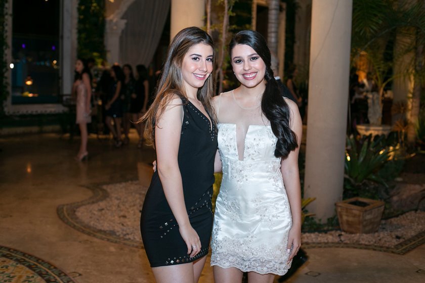 Valentina Delella comemora os 15 anos com festa entre amigos | Metrópoles