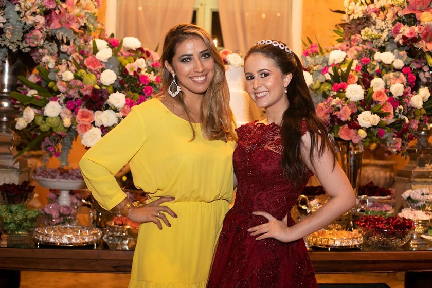 Valentina Delella comemora os 15 anos com festa entre amigos | Metrópoles