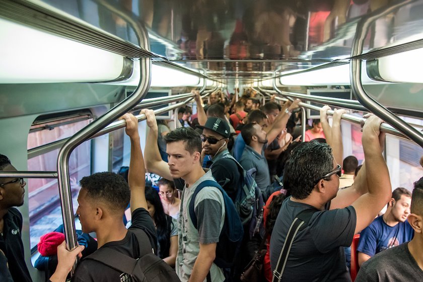 Superlotado e com falhas, metrô do DF está longe de entrar nos trilhos ...