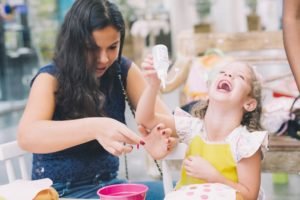 Alexandra Piva inaugura quiosque da Helena Petit no Gilberto Salomão