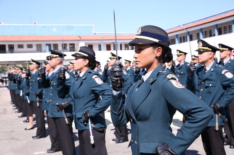 Oficial da PMRJ: inscrições abertas para 37 vagas. Salário de R$ 7 mil ...