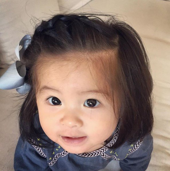 Bebê cabeluda faz sucesso no Japão e estrela campanha de cosméticos ...