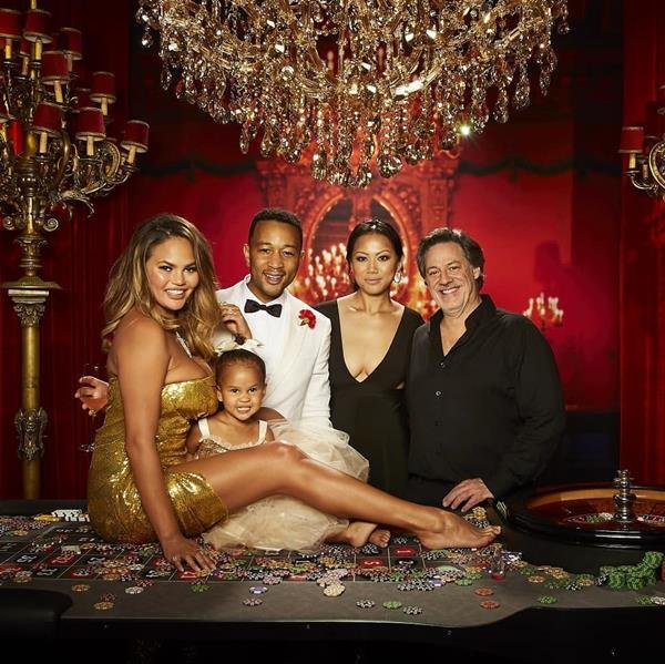 Kim Kardashian usa sandálias do brasileiro Alexandre Birman em festa ...