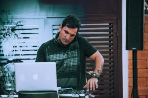 Isabella Lim celebra os 22 anos com happy hour dançante entre amigas ...