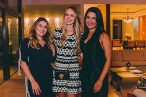 Isabella Lim celebra os 22 anos com happy hour dançante entre amigas