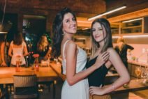 Isabella Lim celebra os 22 anos com happy hour dançante entre amigas