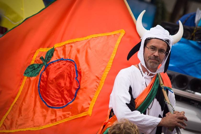 Pacotão desfila com irreverência pelas ruas de Brasília | Metrópoles