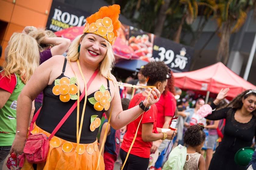 Pacotão desfila com irreverência pelas ruas de Brasília | Metrópoles