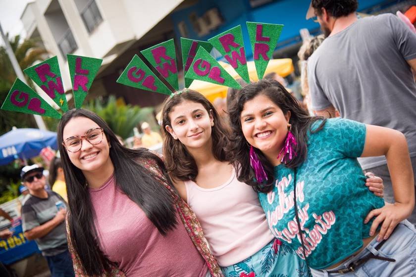 Pacotão desfila com irreverência pelas ruas de Brasília | Metrópoles