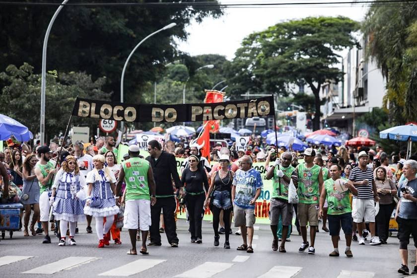 Pacotão desfila com irreverência pelas ruas de Brasília | Metrópoles