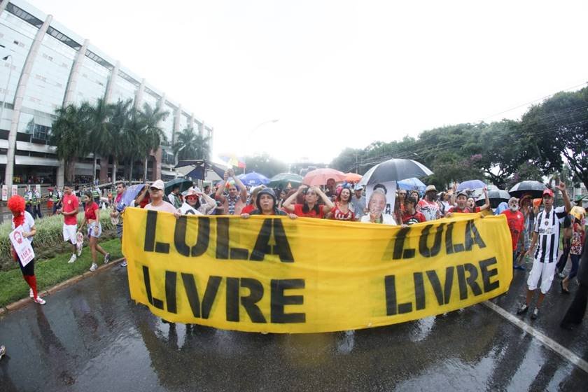 Pacotão desfila com irreverência pelas ruas de Brasília | Metrópoles