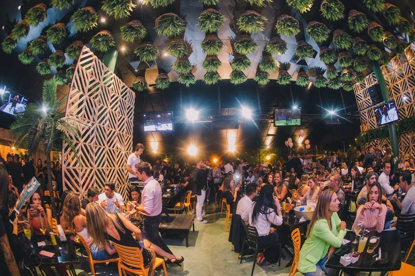 Bar Versão Brasileira reinaugura em grande estilo. Veja quem foi ...