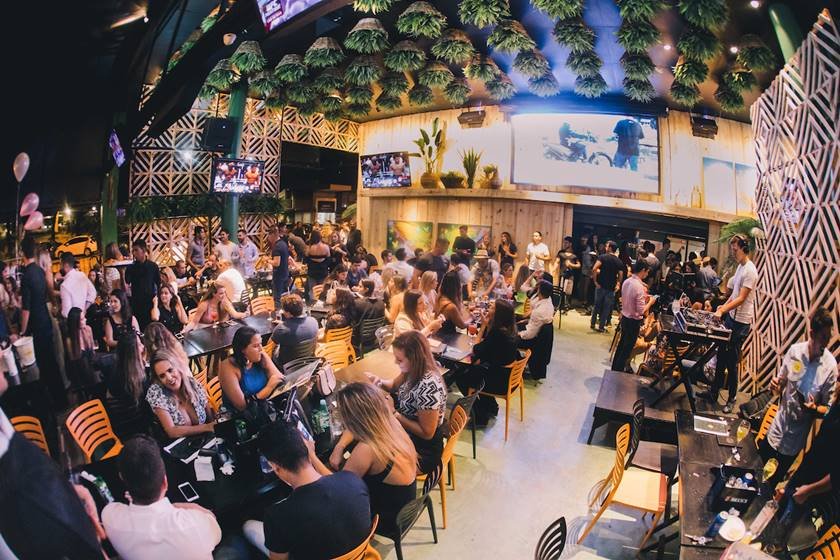 Bar Versão Brasileira reinaugura em grande estilo. Veja quem foi ...