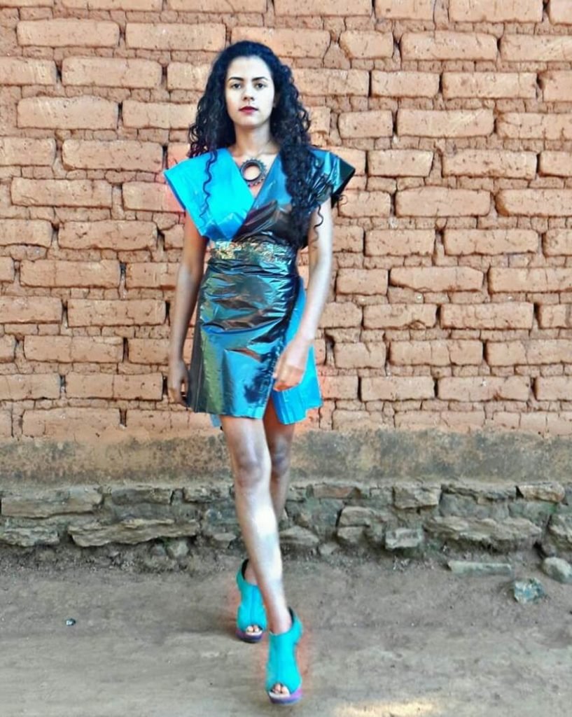 Conheça a youtuber tocantinense que faz paródias de looks de famosas ...