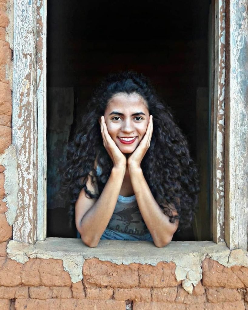 Conheça a youtuber tocantinense que faz paródias de looks de famosas ...