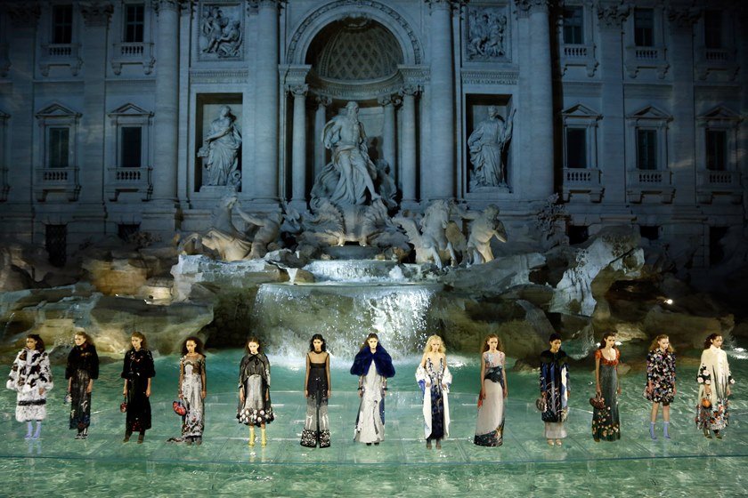 Com desfile de alta-costura em Roma, Fendi vai homenagear Lagerfeld ...