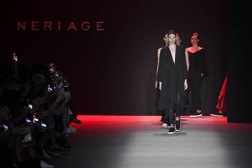 Neriage estreia no SPFW com elegância monocromática | Metrópoles