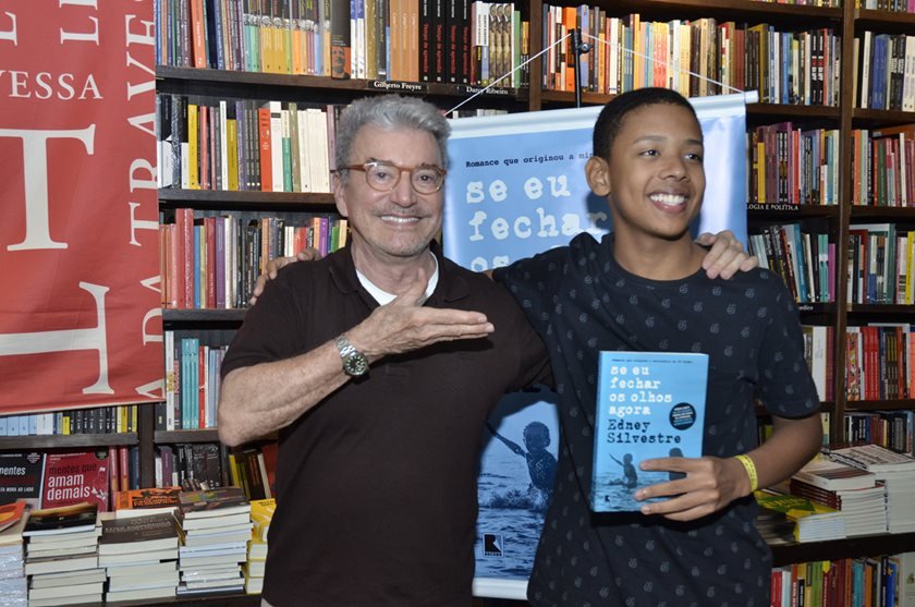 Edney Silvestre lança no Rio livro que virou minissérie da Globo ...