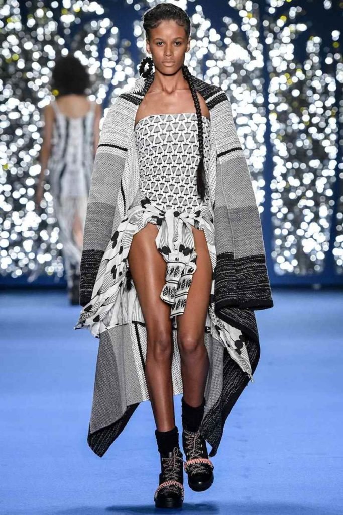 Moda praia elegante: veja os destaques de beachwear do SPFWN47 | Metrópoles