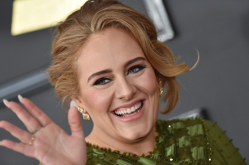 Adele volta a surpreender em aparição 45kg mais magra | Metrópoles