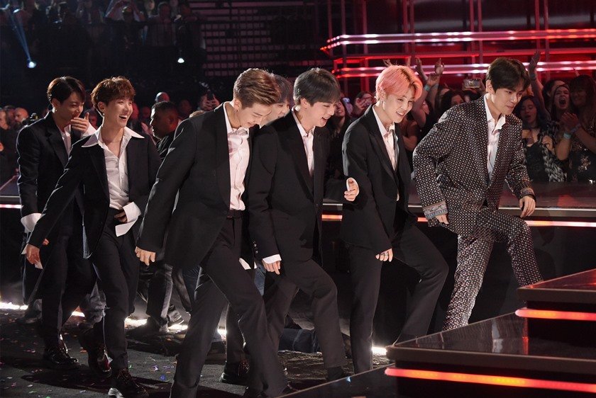 As fotos ficaram lindas! BTS agita bastidores dos Billboard Awards ...