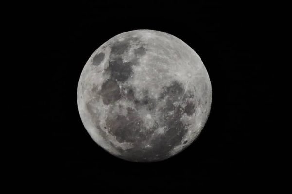 A Lua está encolhendo e sofrendo vários abalos sísmicos, revela Nasa ...