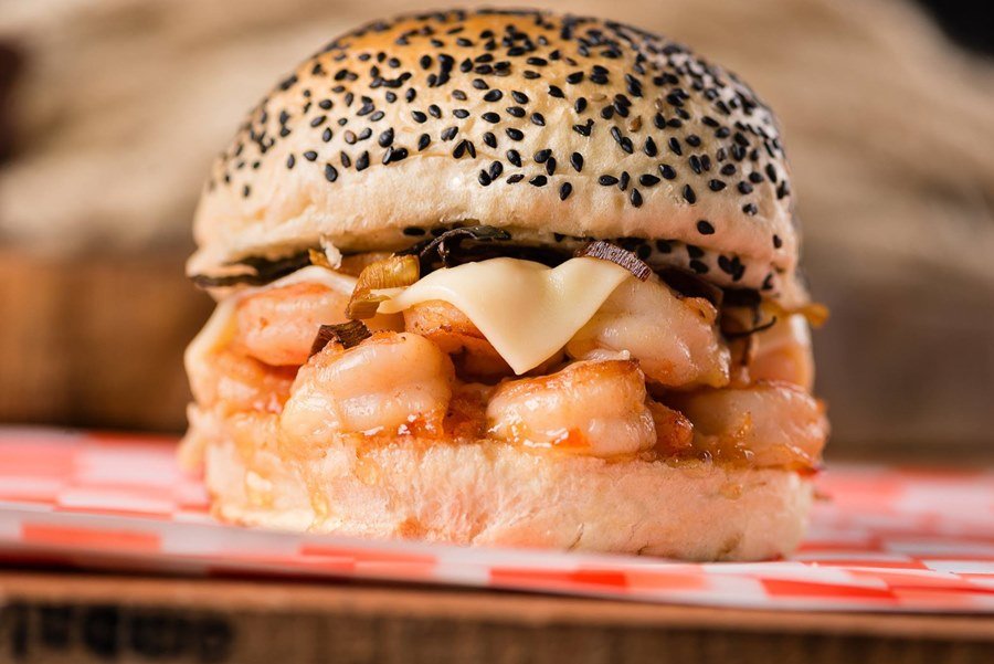 Camarão Burguer comemora um ano com desconto nos lanches | Metrópoles Camarão Burguer comemora um ano com desconto nos lanches | Metrópoles