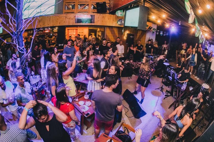 Bar Responsa comemora aniversário de um ano com festa animada | Metrópoles