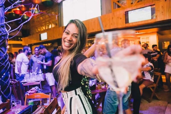 Bar Responsa comemora aniversário de um ano com festa animada | Metrópoles