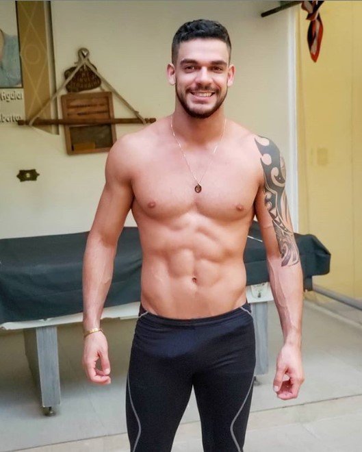 Caique Aguiar choca fãs com foto na academia: “Zoom é inevitável” | Metrópoles