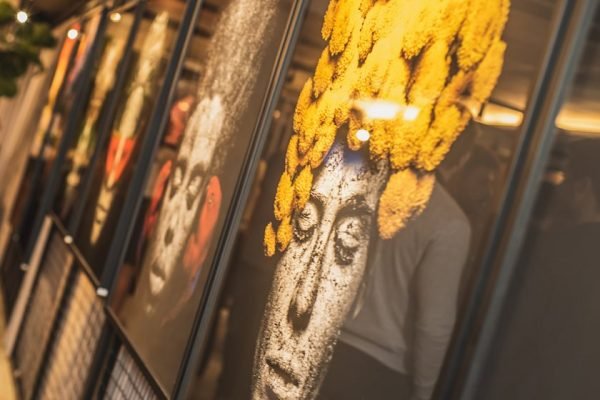 Fotógrafo Gabriel Wickbold lança livro na galeria Divino Quadro ...