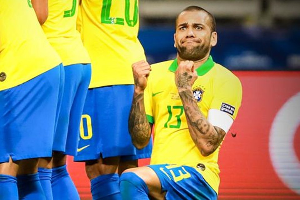 Para a Fifa, Daniel e Marcelo são os melhores brasileiros da década ...