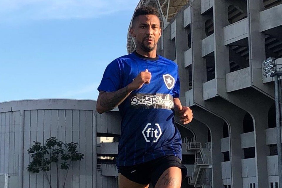 Biro Biro, do Botafogo, recebe alta e ficará de repouso por 15 dias ...