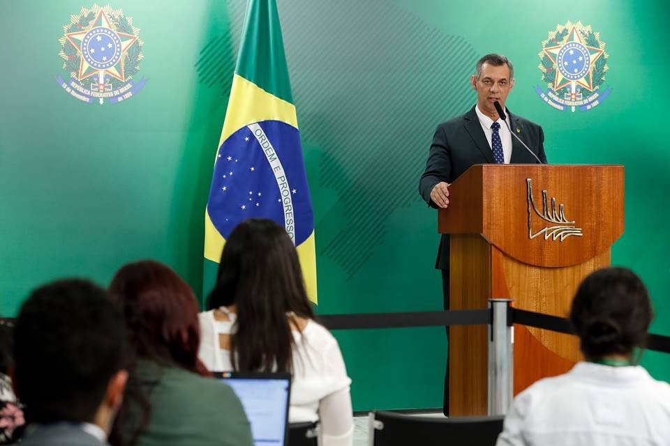 Porta-voz: “Em qual cidade nosso presidente chega e não é ovacionado ...