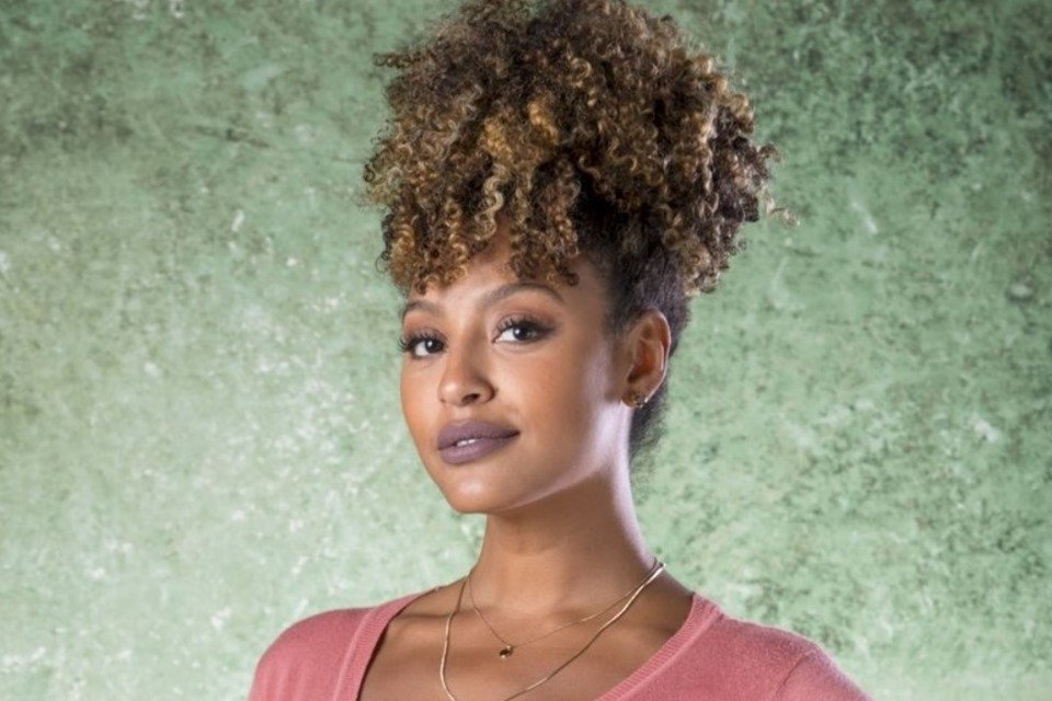 Sheron Menezzes entra em apartamento e salva família de incêndio ...