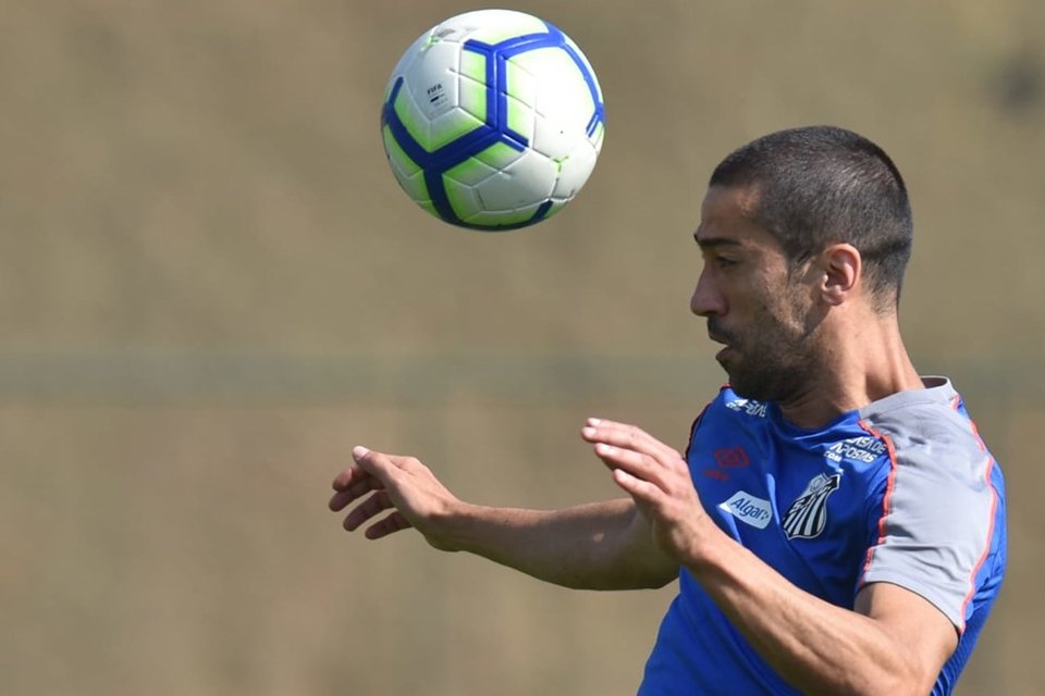 No Santos, Evandro diz ser mais fácil jogar no esquema de Sampaoli ...