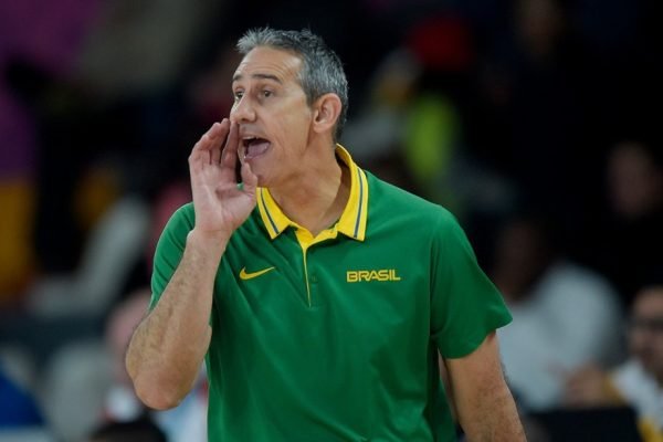 Neto elogia atletas da seleção: “Crédito por evolução é delas” | Metrópoles