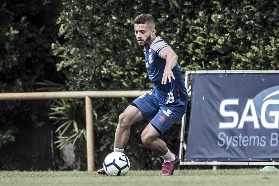 Lucas Venuto vive a expectativa de estrear pelo desfalcado Santos ...