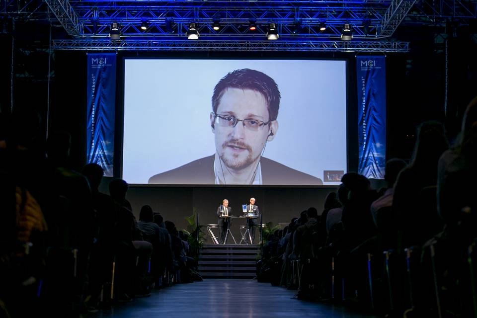 Livro do ex-informante americano Edward Snowden é lançado no Brasil ...